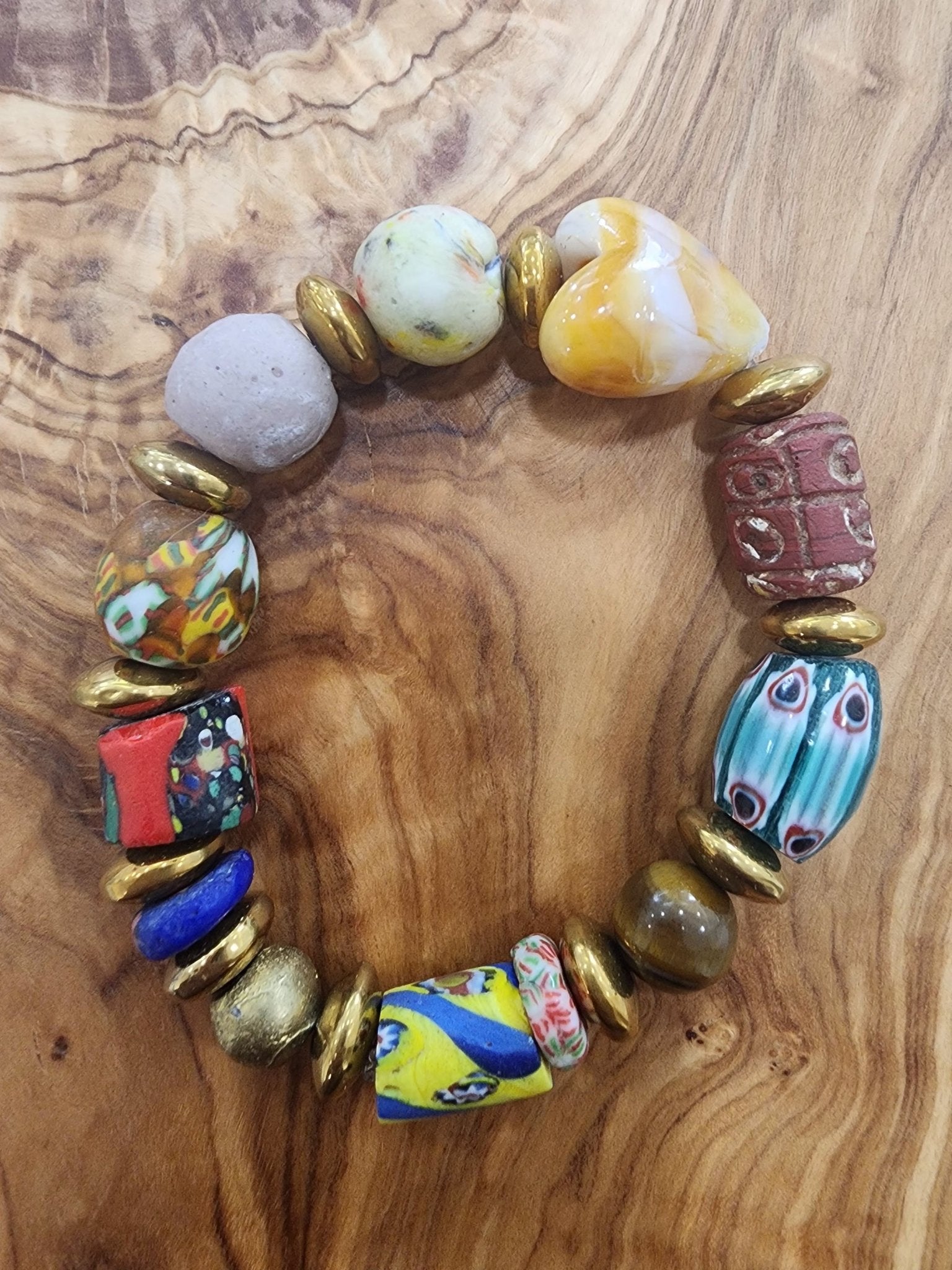 Sunlit Heirloom Heart Bracelet - Elegant Charm Accessory – Upgrade Your ...
